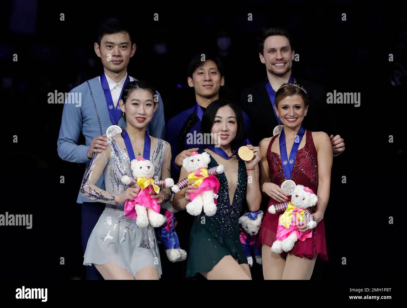 Gold medalist China's Sui Wenjing and Han Cong , center, silver ...