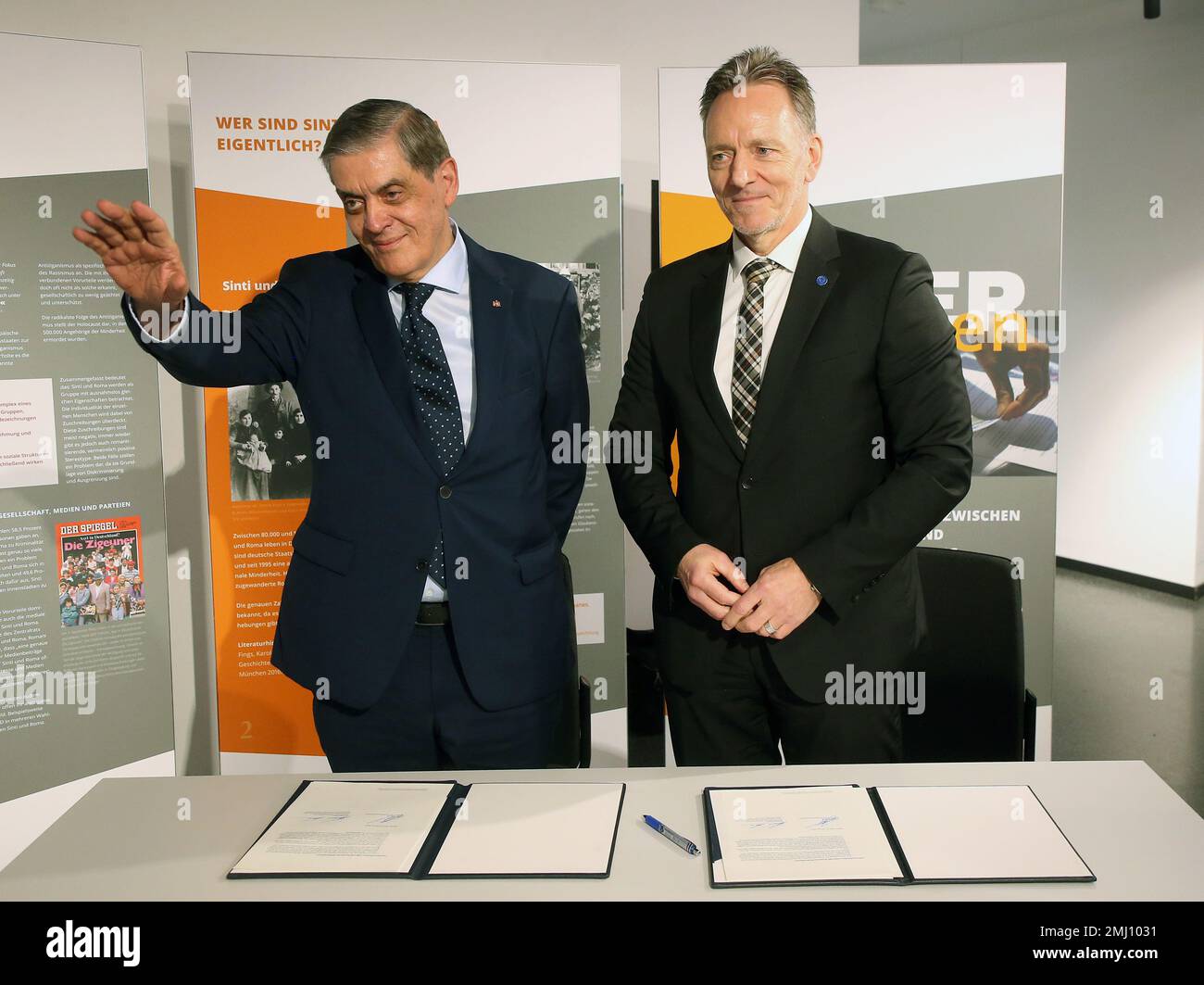 27 gennaio 2023, Berlino: Holger Münch (r), presidente dell'Ufficio ...