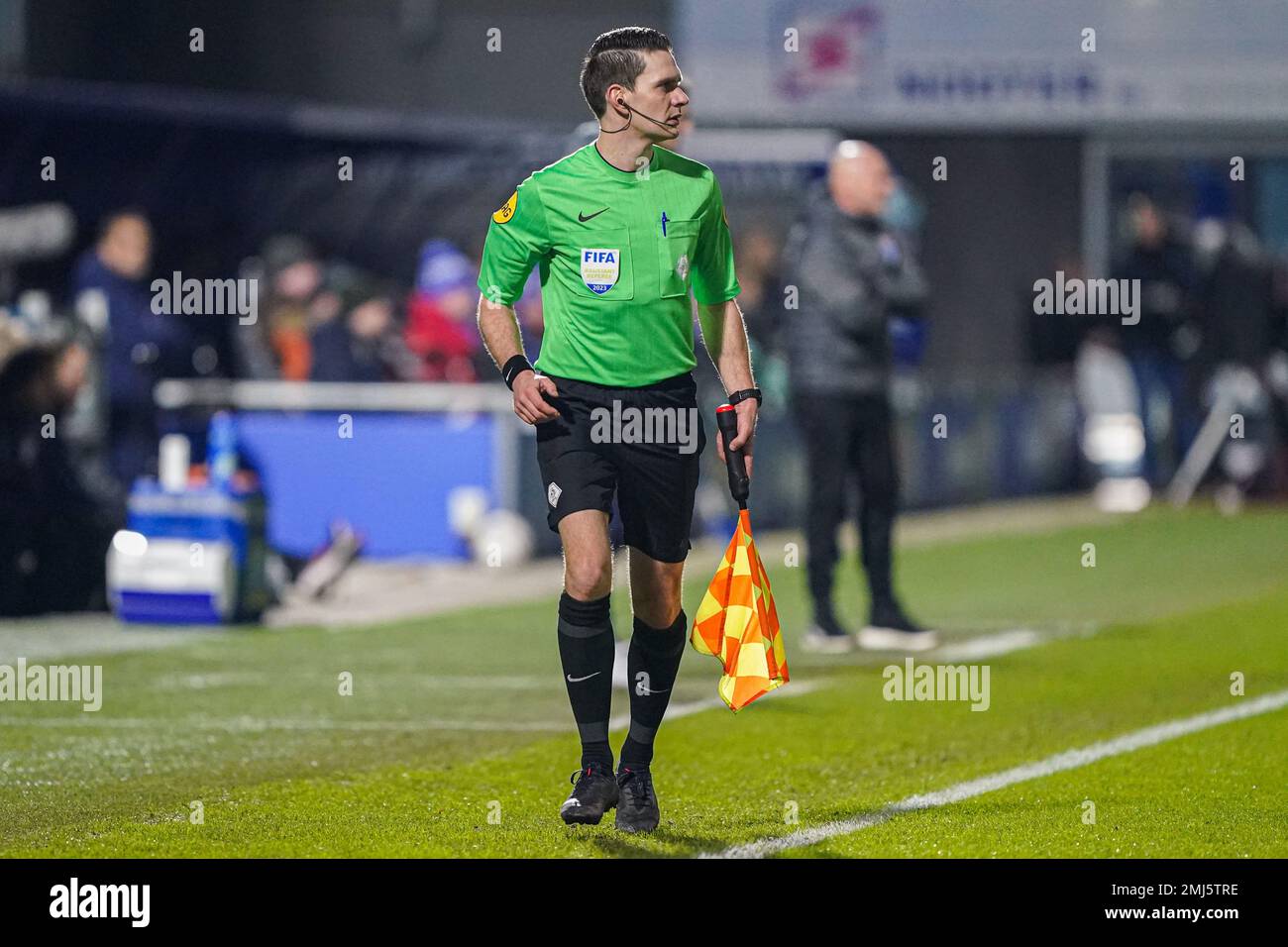 ZWOLLE, PAESI BASSI - GENNAIO 27: assistente all'arbitro Dyon Fikkert ...