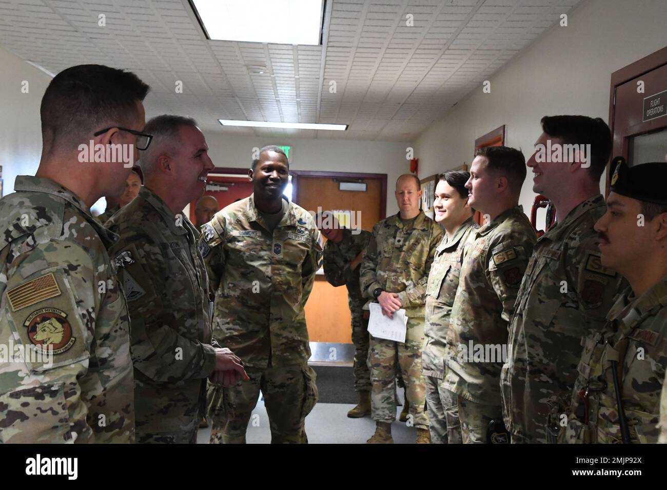 Il Lt. Gen. Stephen N. Whiting, comandante delle operazioni spaziali ...