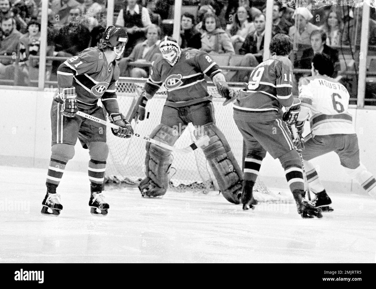 Montreal Canadiens goalie Ken Dryden falls to his knees as he prepares ...
