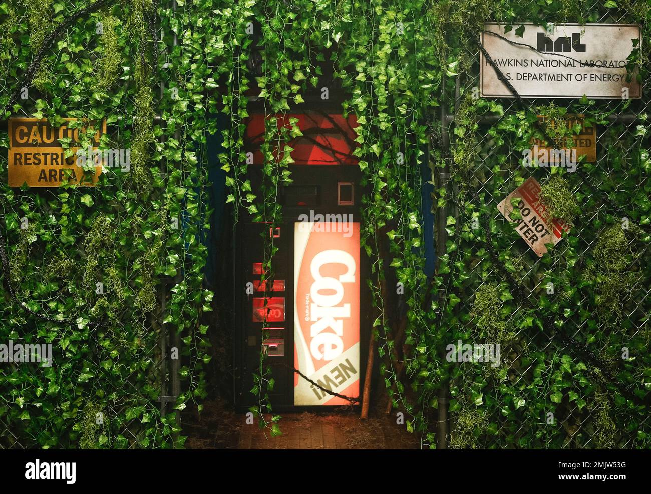 IMAGES DISTRIBUTED FOR COCA-COLA Coca-Cola brings back New Coke in ...