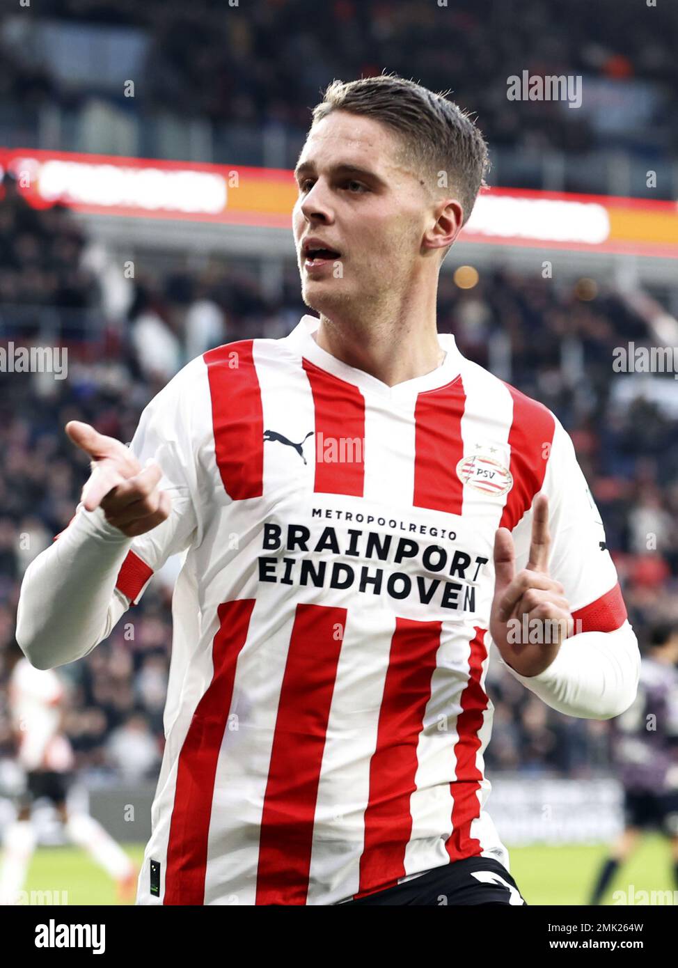 EINDHOVEN - Joey Veerman del PSV Eindhoven festeggia il 1-0 durante la ...