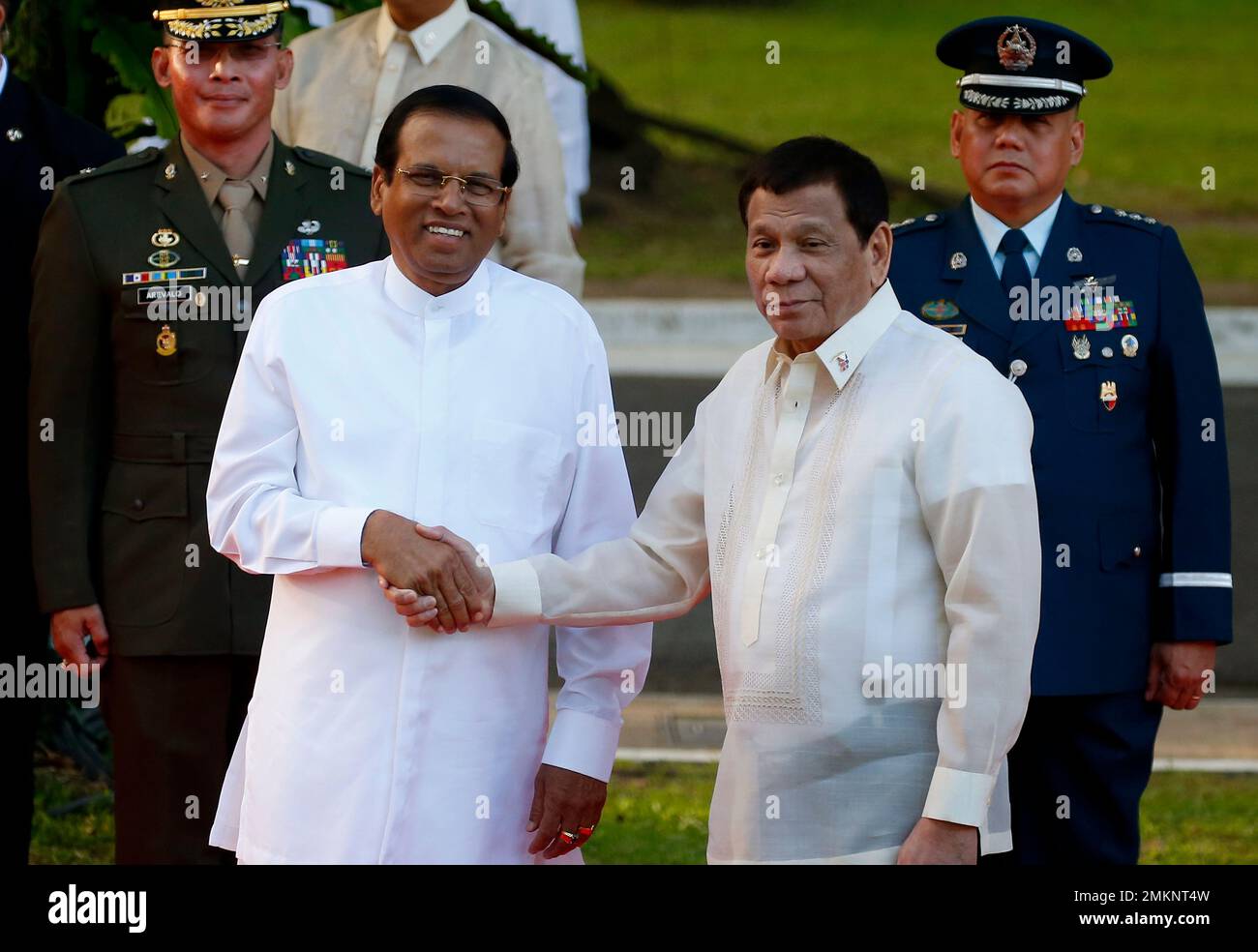 Visiting Sri Lanka President Maithripala Sirisena, left, and Philippine ...
