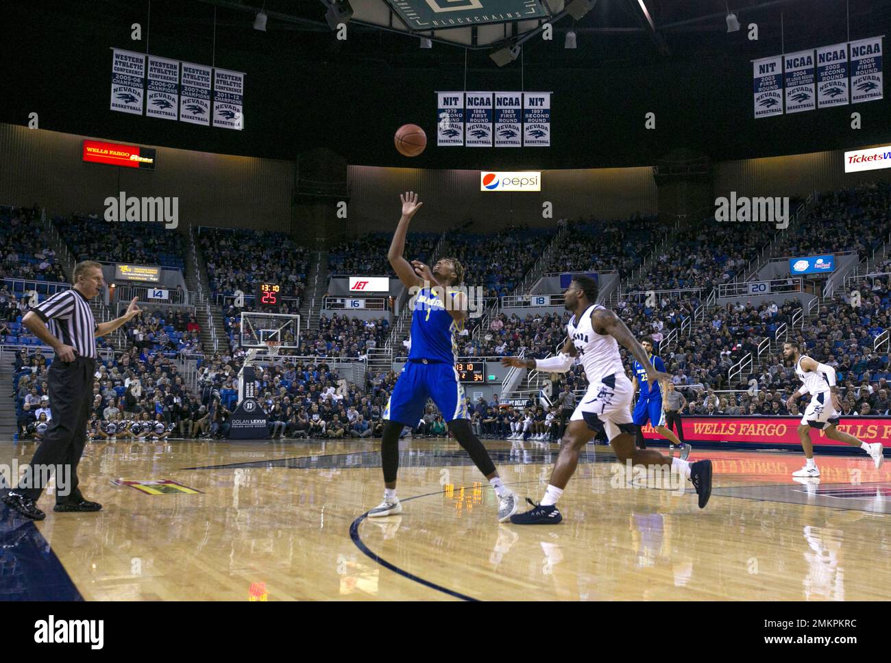 San Jose State forward Michael Steadman (1) goes after a high inbounds ...