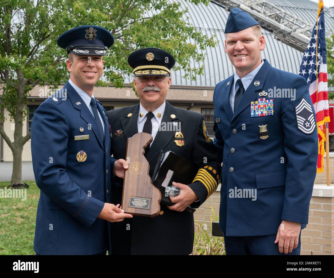 Il col. Joshua Yerk, 436th ingegnere civile comandante Squadron, a ...