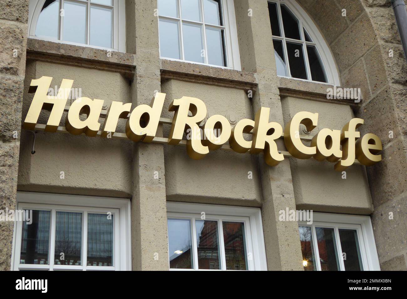 Hard rock cafe logo immagini e fotografie stock ad alta risoluzione - Alamy