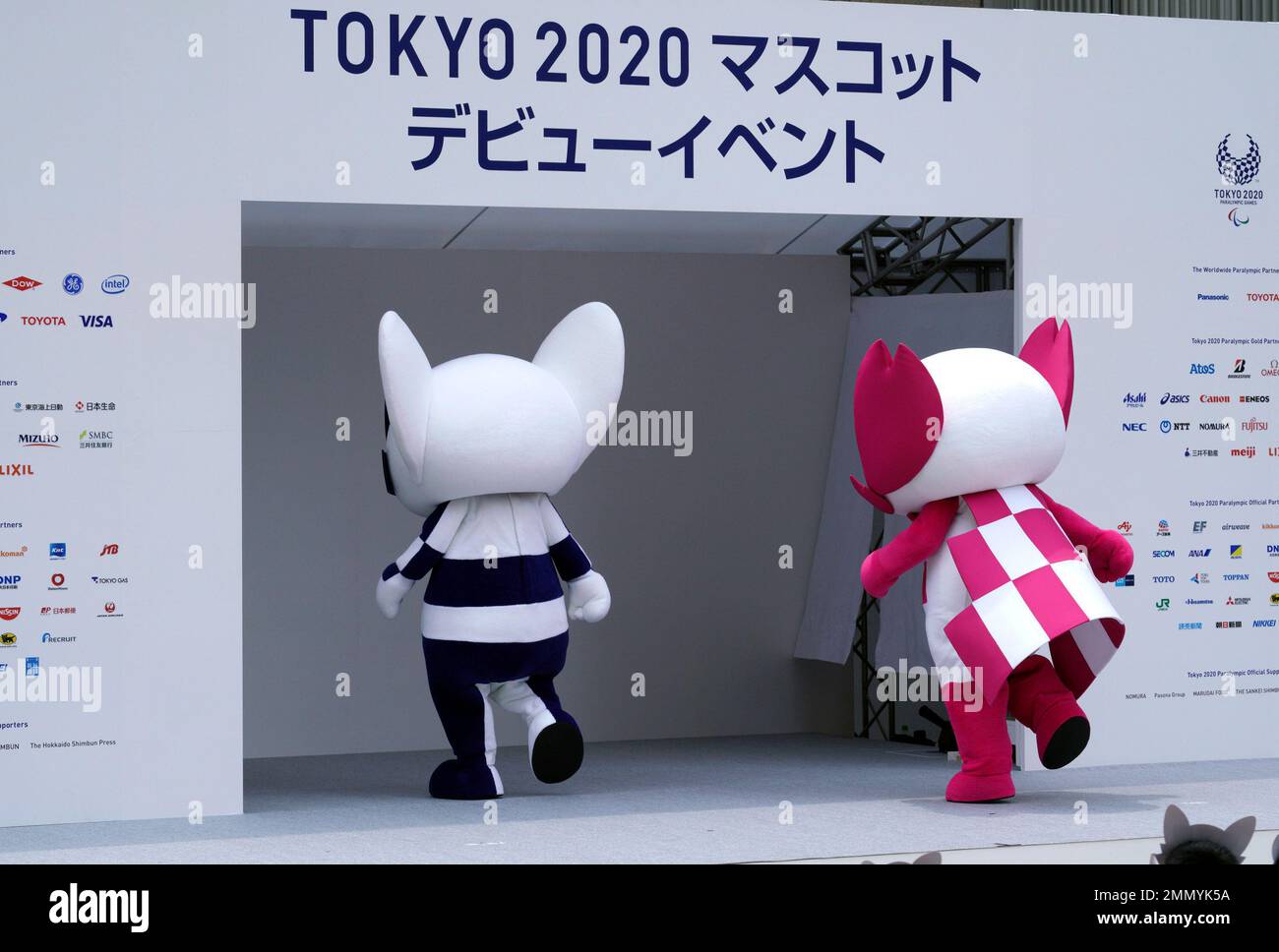Tokyo 2020 Olympic mascot "Miraitowa", left, and Paralympic mascot ...