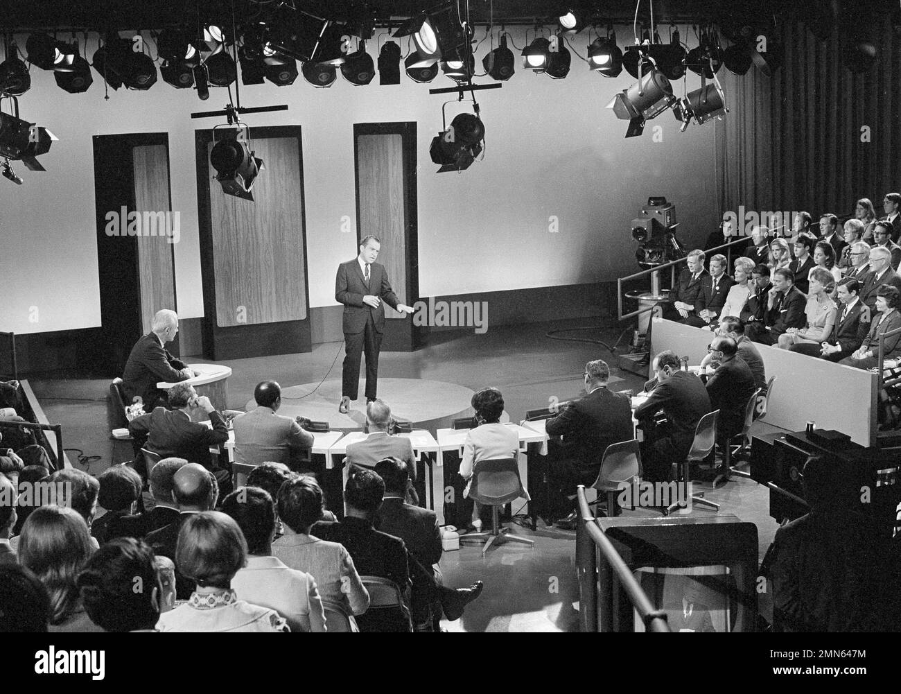 Republican presidential candidate Richard Nixon answers a question from ...