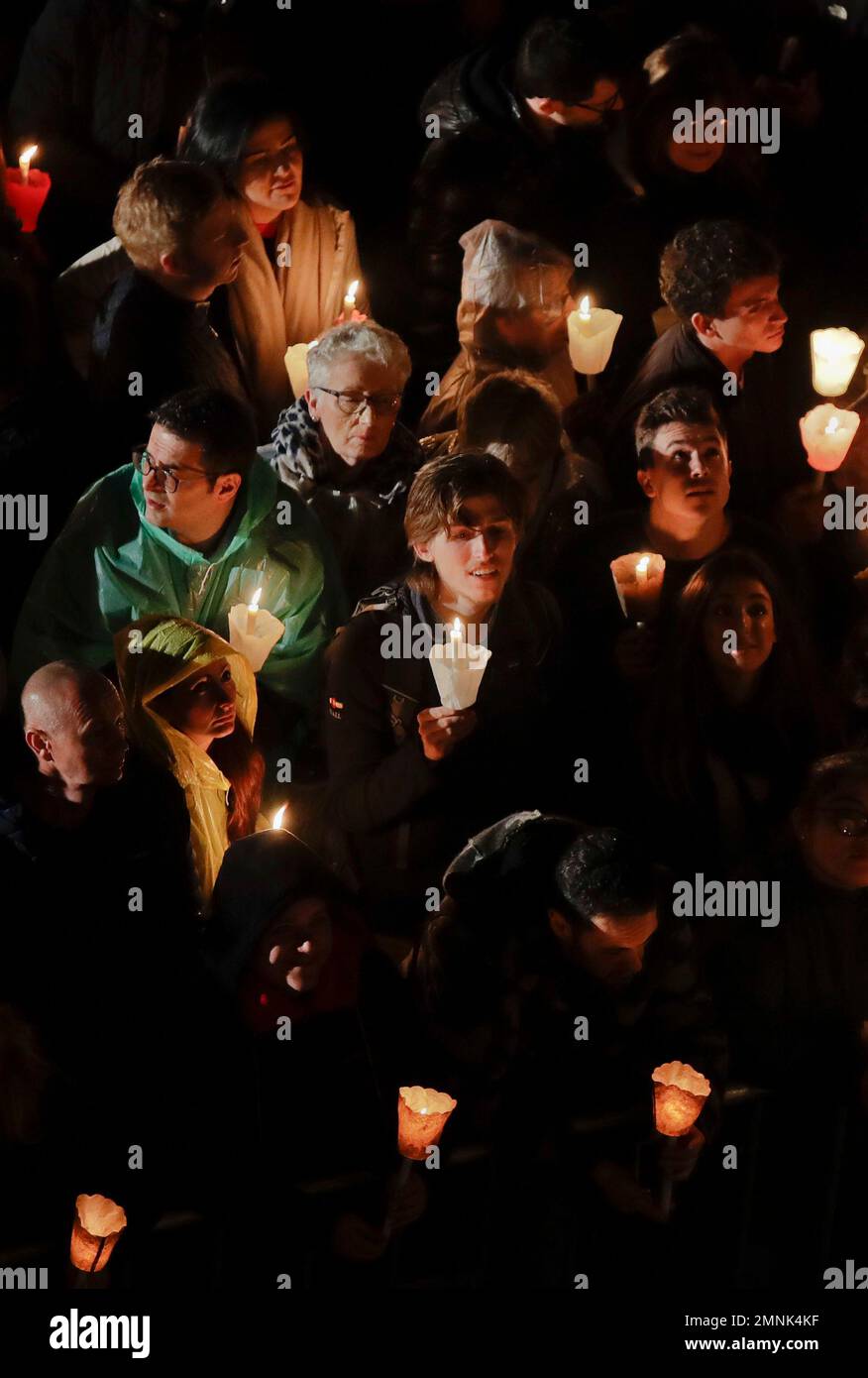 Faithful wait for Pope Francis to preside over the Via Crucis (Way of ...