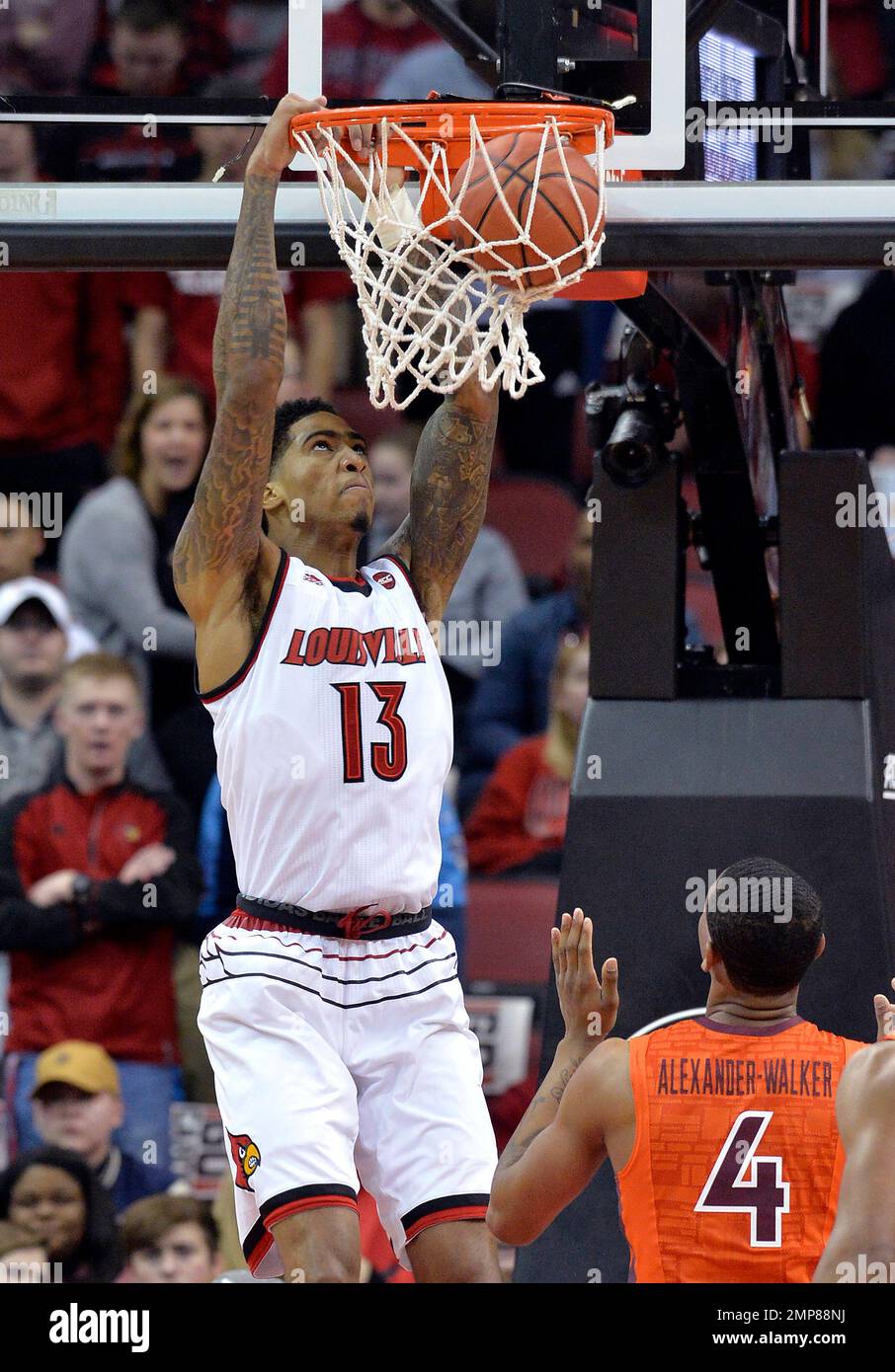 Louisville forward Ray Spalding (13) dunks during the first half of an ...