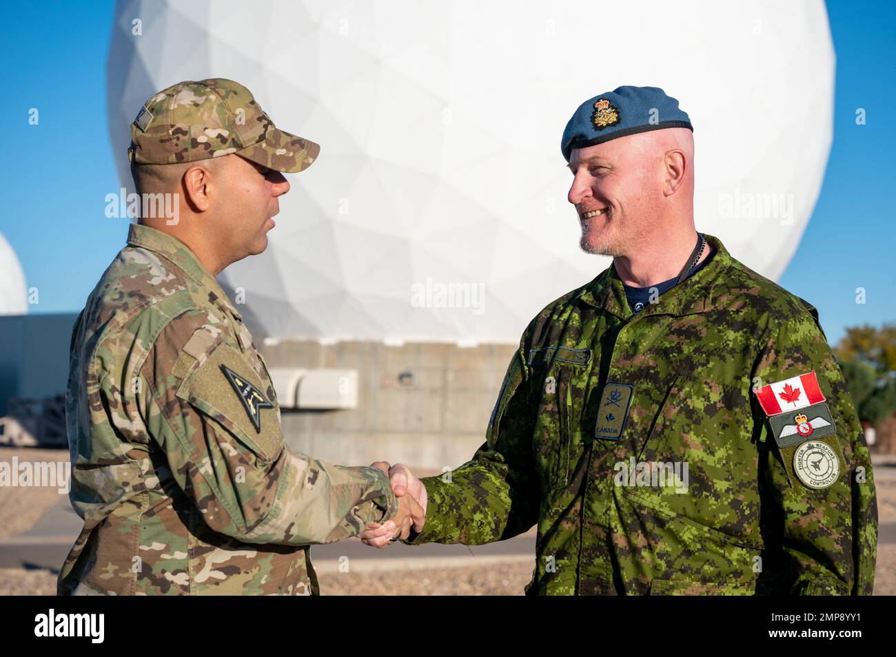 Da sinistra a destra, il col. Miguel Cruz, comandante del Delta ...