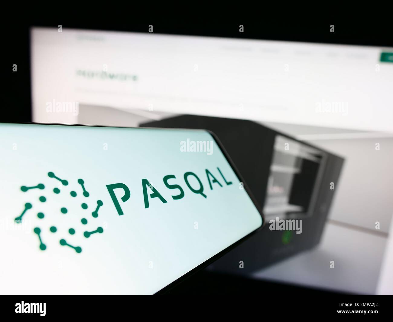 Cellulare con logo della società francese di lavorazione quantistica PASQAL SAS sullo schermo di ...
