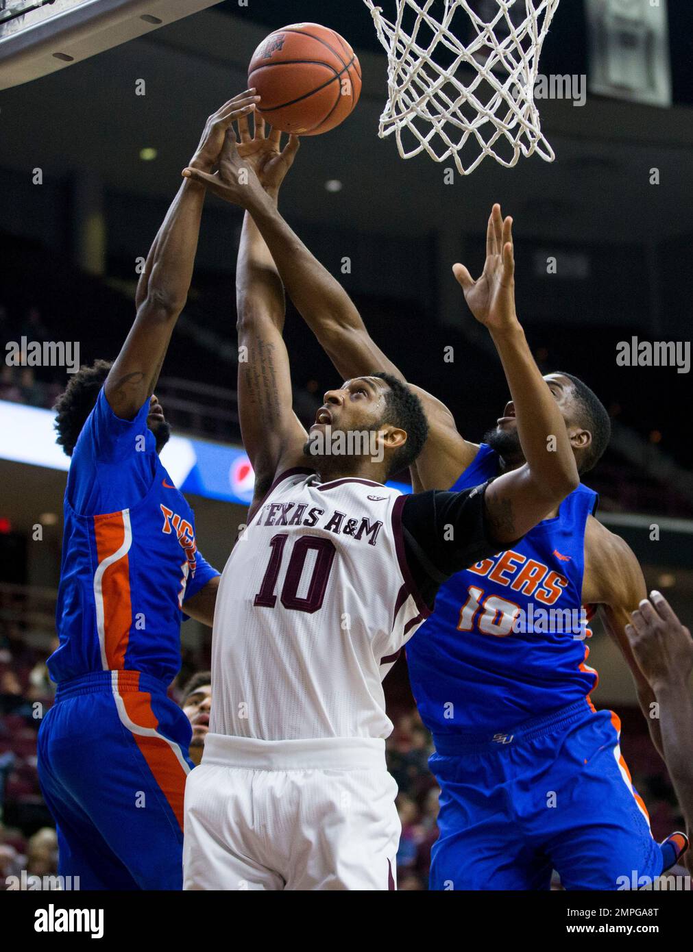 Texas A&M center Tonny Trocha-Morelos (10) fights Savannah State center ...