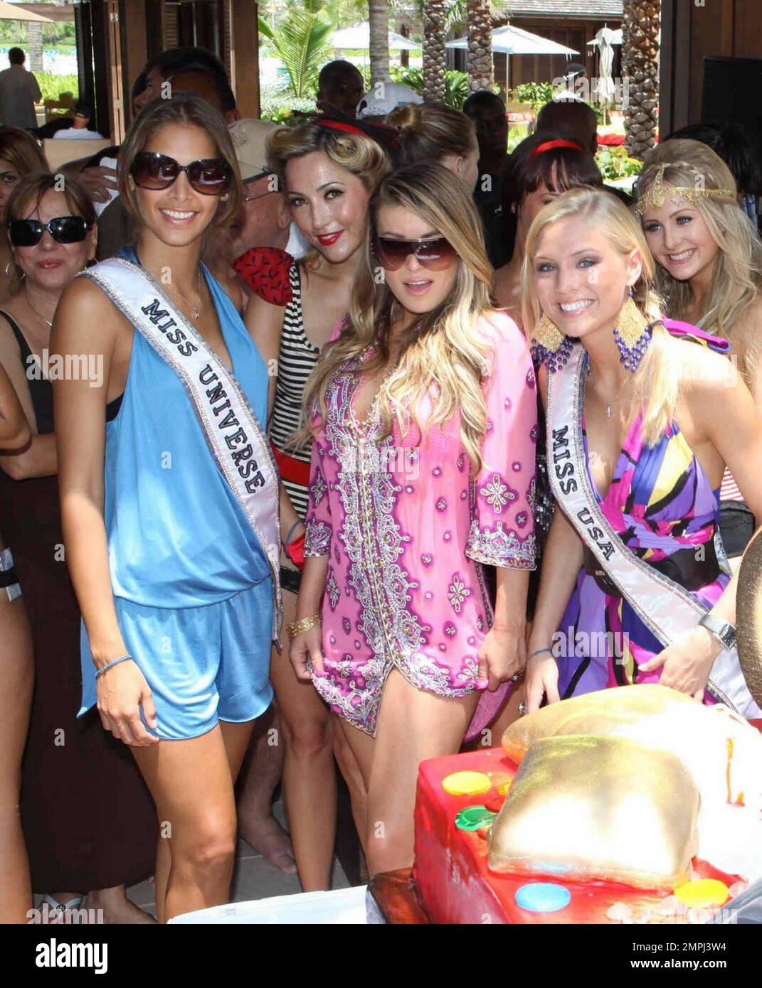 Esclusivo!! (L-R) Miss Universo Dayana Mendoza, Carmen Electra e Miss ...