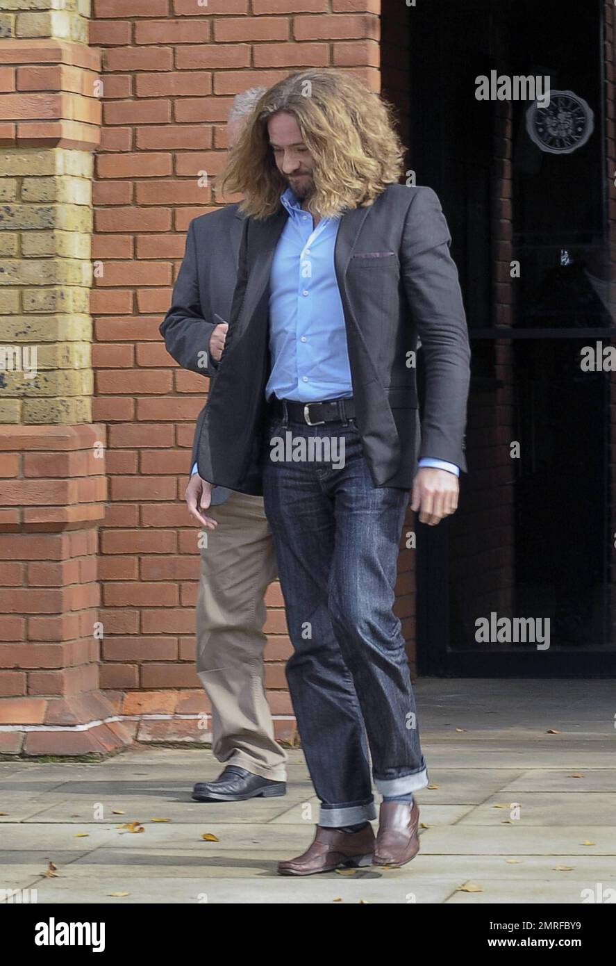 Justin Lee Collins lascia il tribunale e più tardi è stato visto ridere ...