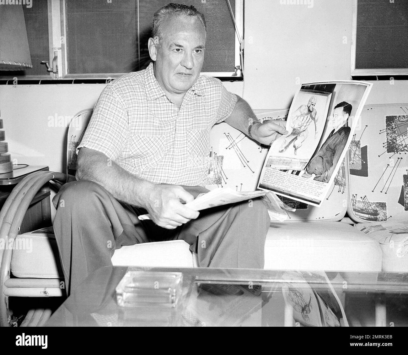 Harold "Red" Grange, the immortal "Galloping Ghost" of football, views ...