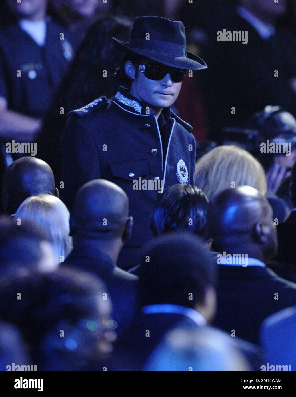 Il servizio commemorativo di Michael Jackson ha attirato migliaia di ...