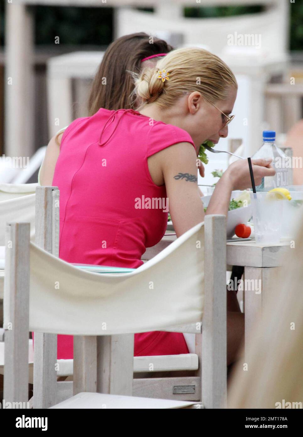 L'attrice e la modella svizzera Michelle Hunziker ha un pranzo leggero ...