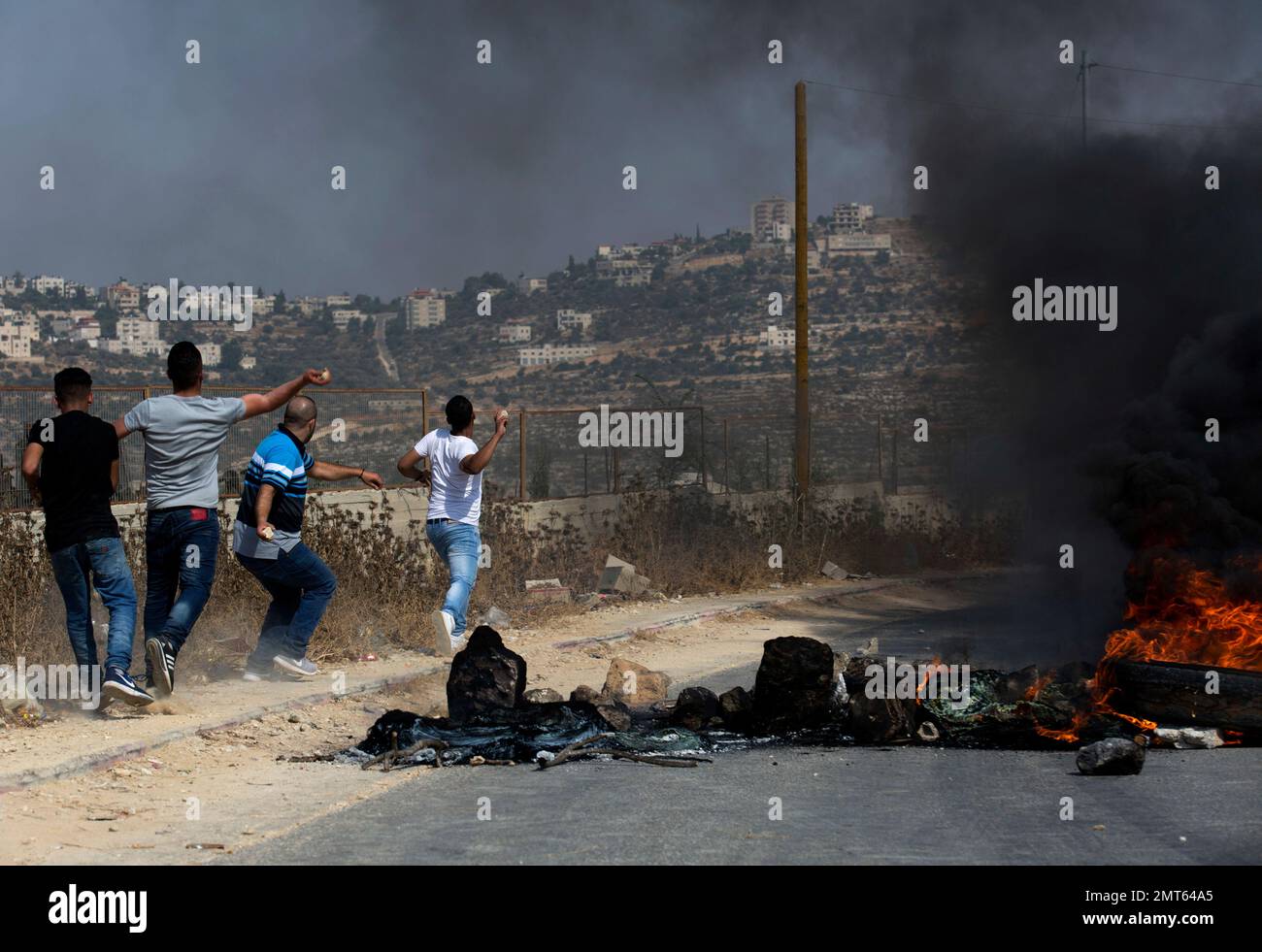 Palestinian protesters burn tires and clash with Israeli army soldiers ...