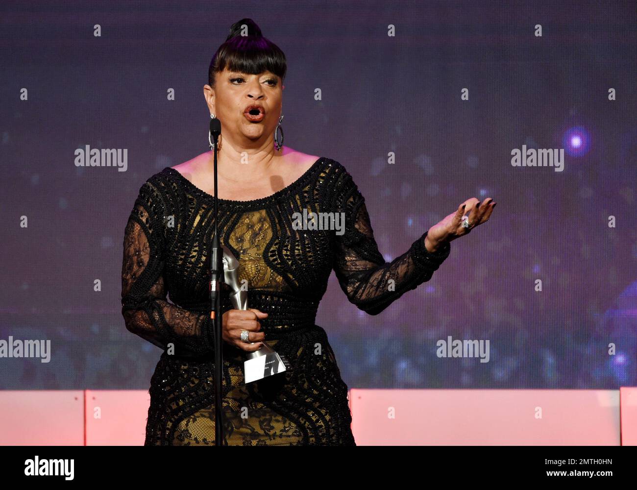 Actress/choreographer Debbie Allen accepts the Lifetime Achievement ...