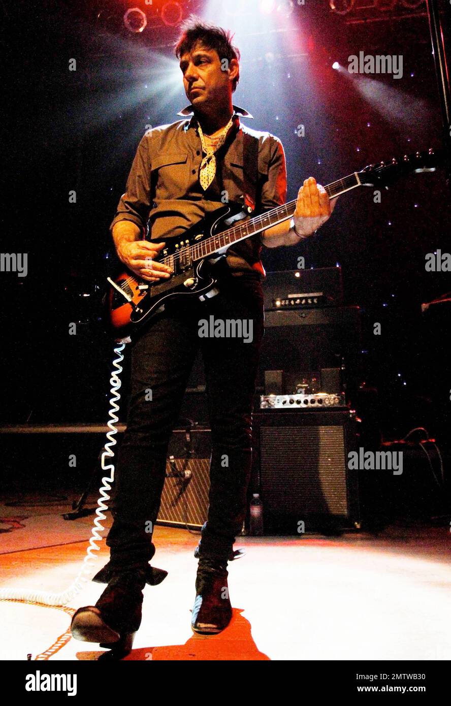 La chitarrista britannica Jamie Hince, fiance del top model Kate Moss ...