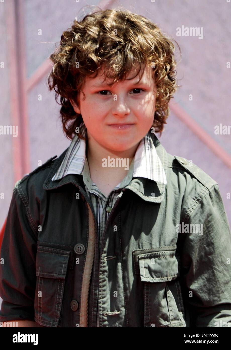 Nolan Gould cammina sul tappeto rosso alla prima di 'Toy Story 3 ...