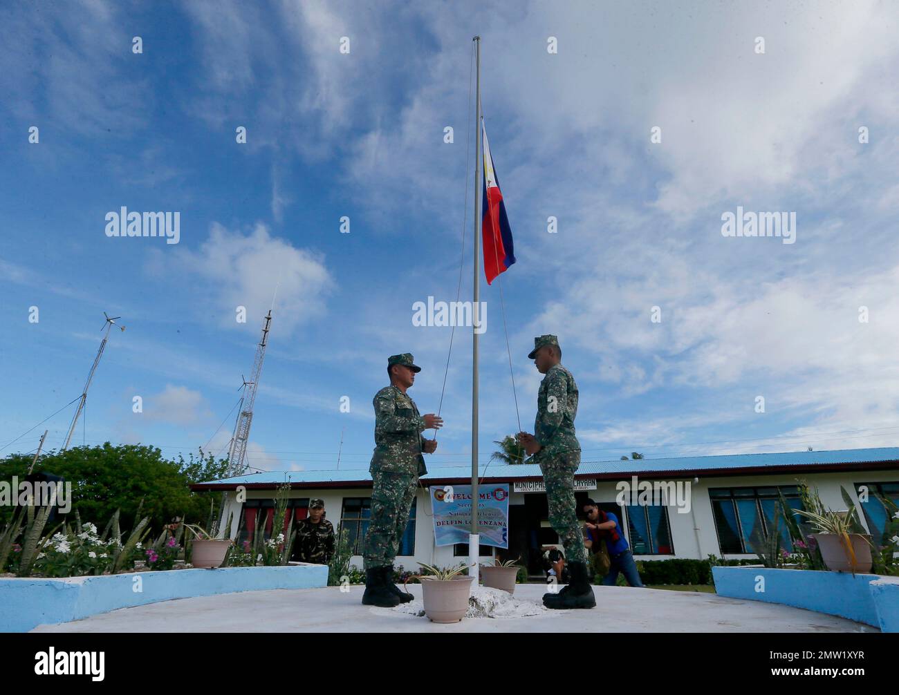 Philippine troopers raise the Philippine flag during a ceremony upon ...