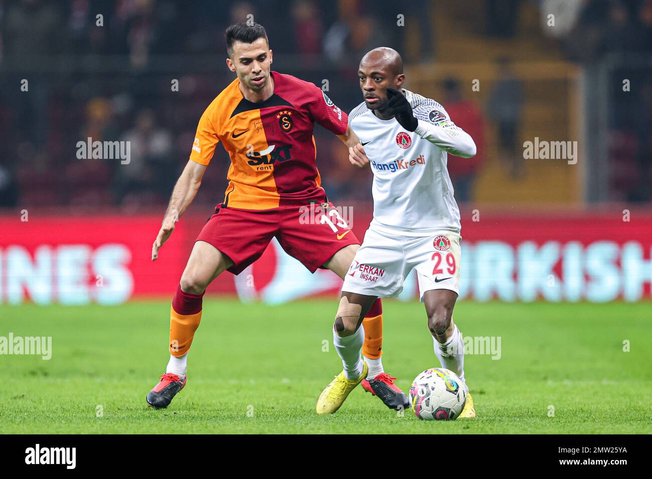 ISTANBUL, TURCHIA - 1 FEBBRAIO: Emre Tasdemir di Galatasaray, Geraldo ...