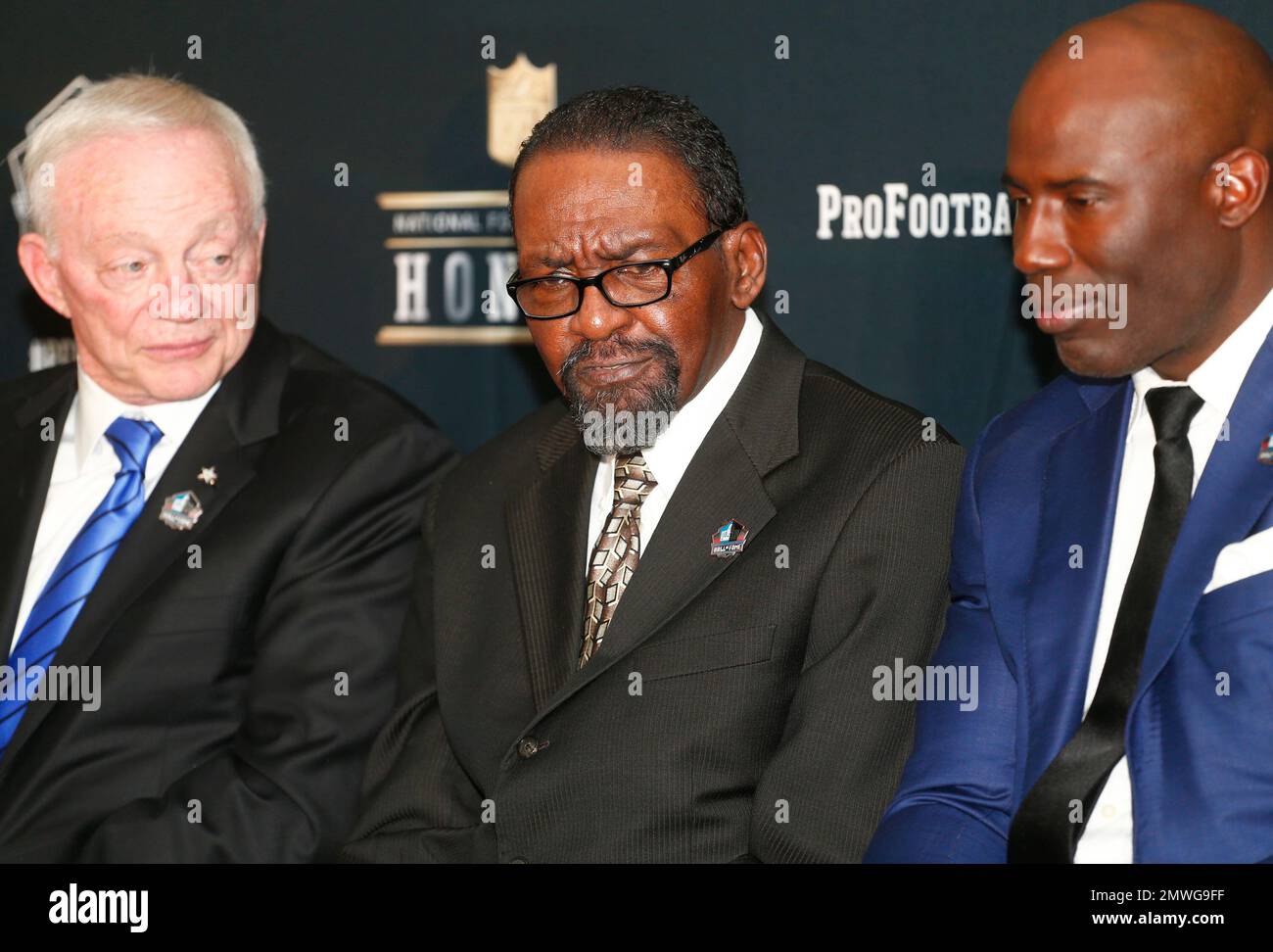 Dallas Cowboys owner Jerry Jones, from left, former NFL players Kenny ...