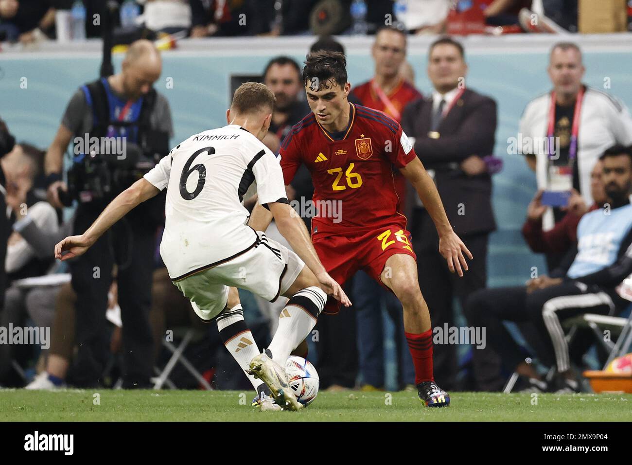 AL KHOR - (LR) Joshua Kimmich di Germania, Pedri di Spagna durante la ...