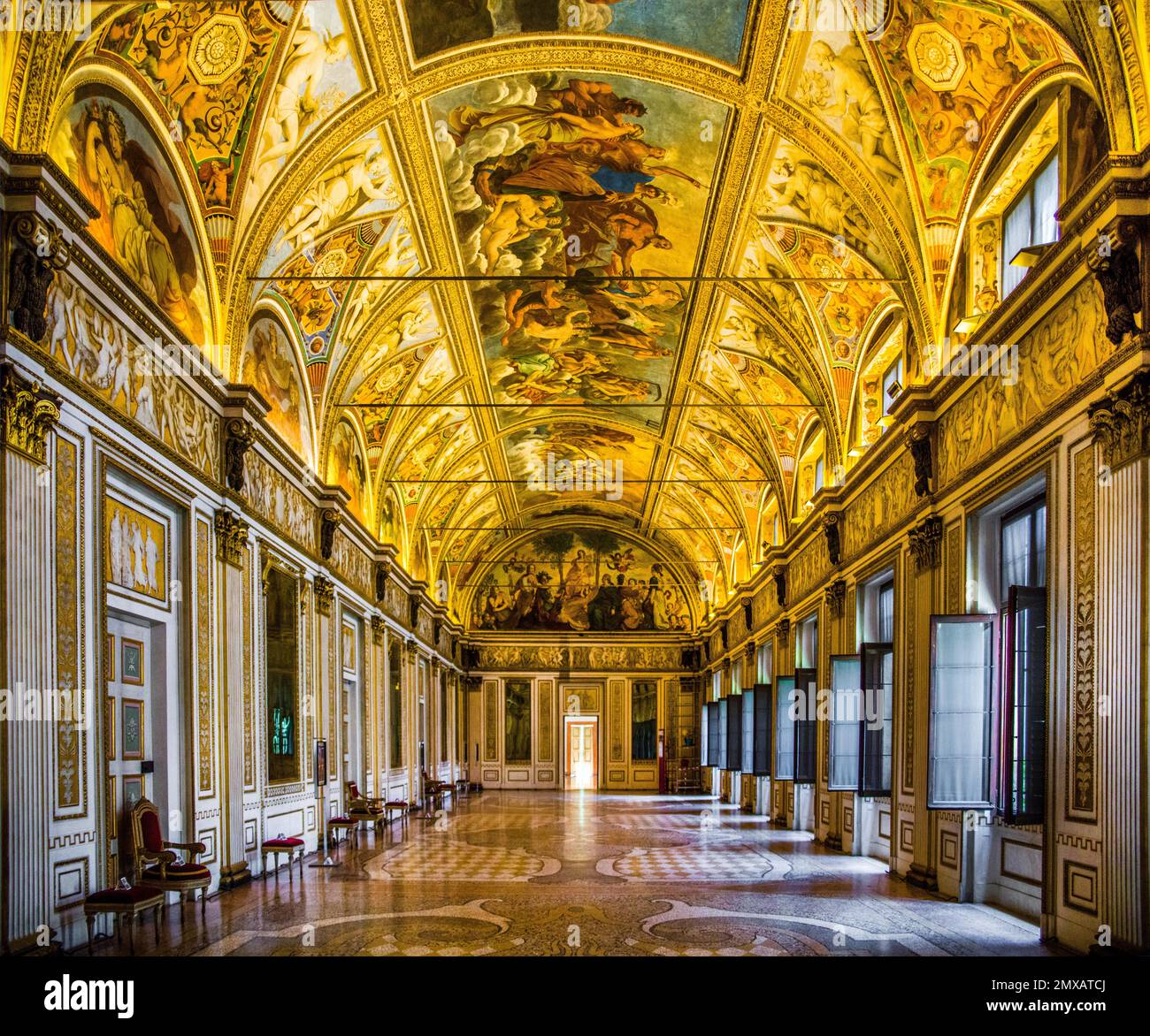 Duomo di mantova affresco immagini e fotografie stock ad alta ...