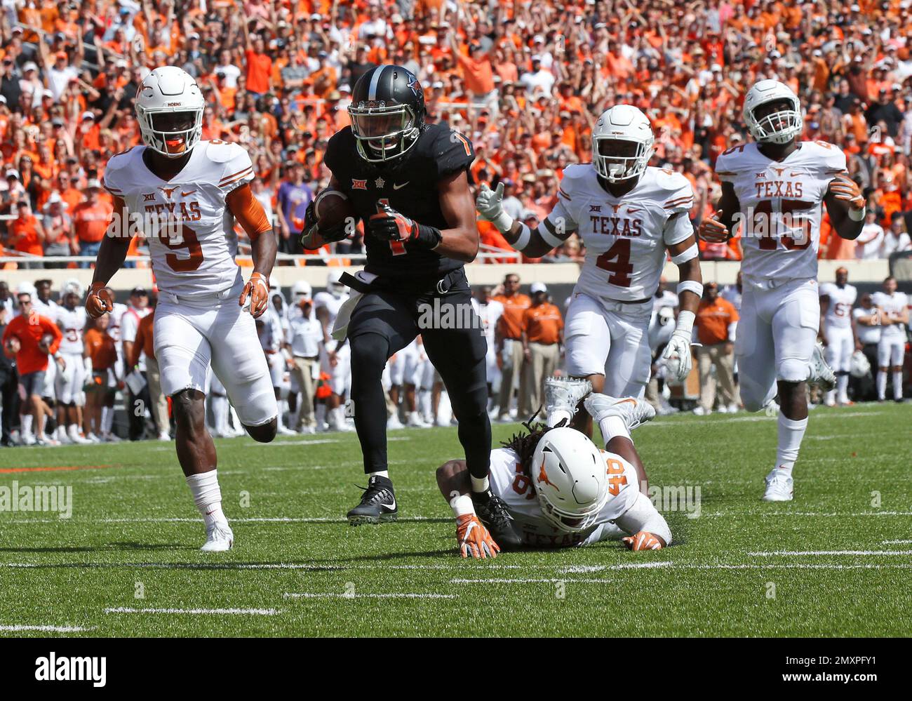 Oklahoma State wide receiver Jalen McCleskey (1) heads into the end ...
