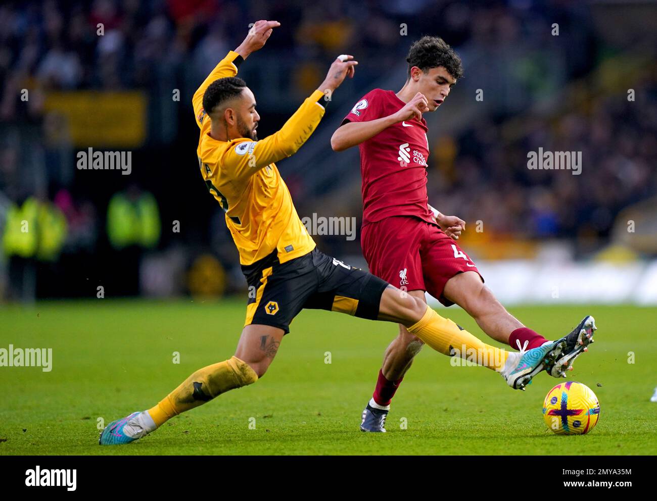 Il Matheus Cunha di Wolverhampton Wanderers (a sinistra) e la battaglia ...