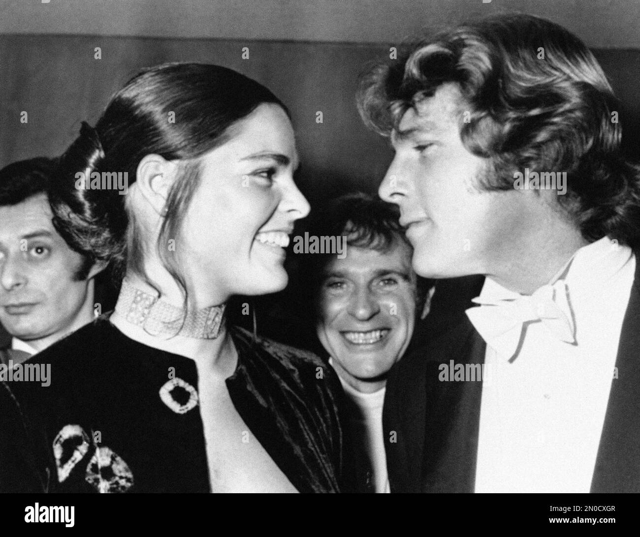 FILE- In this March 8, 1971, file photo, Ryan O'Neal, right, and Ali ...
