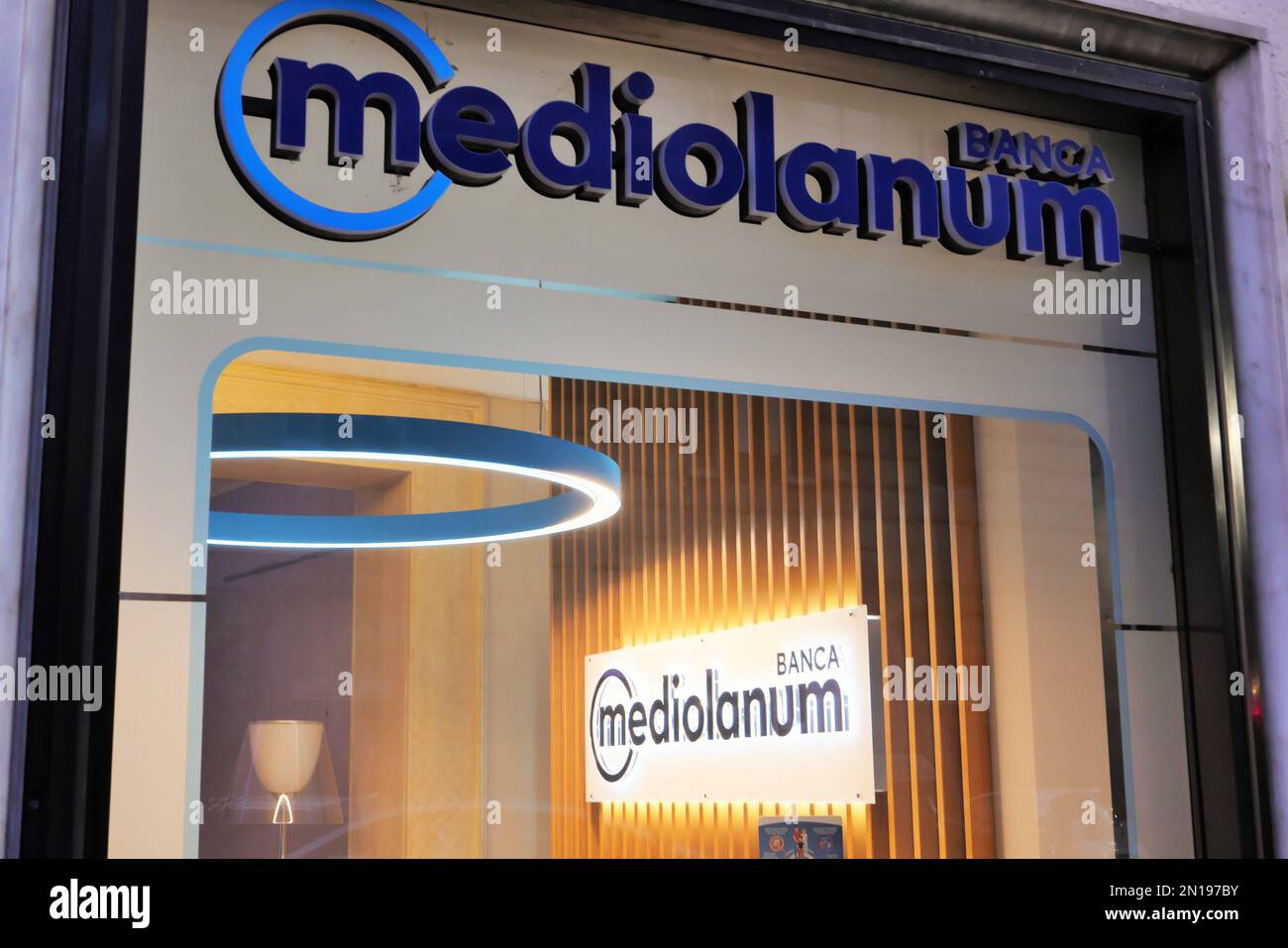 Banca mediolanum logo immagini e fotografie stock ad alta risoluzione ...