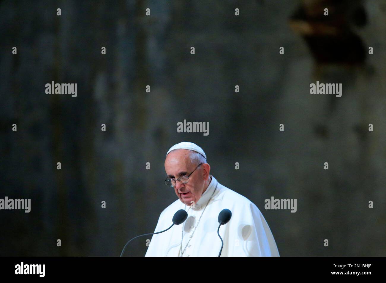 Pope Francis speaks to attenders inside of the 9/11 Memorial Museum in ...