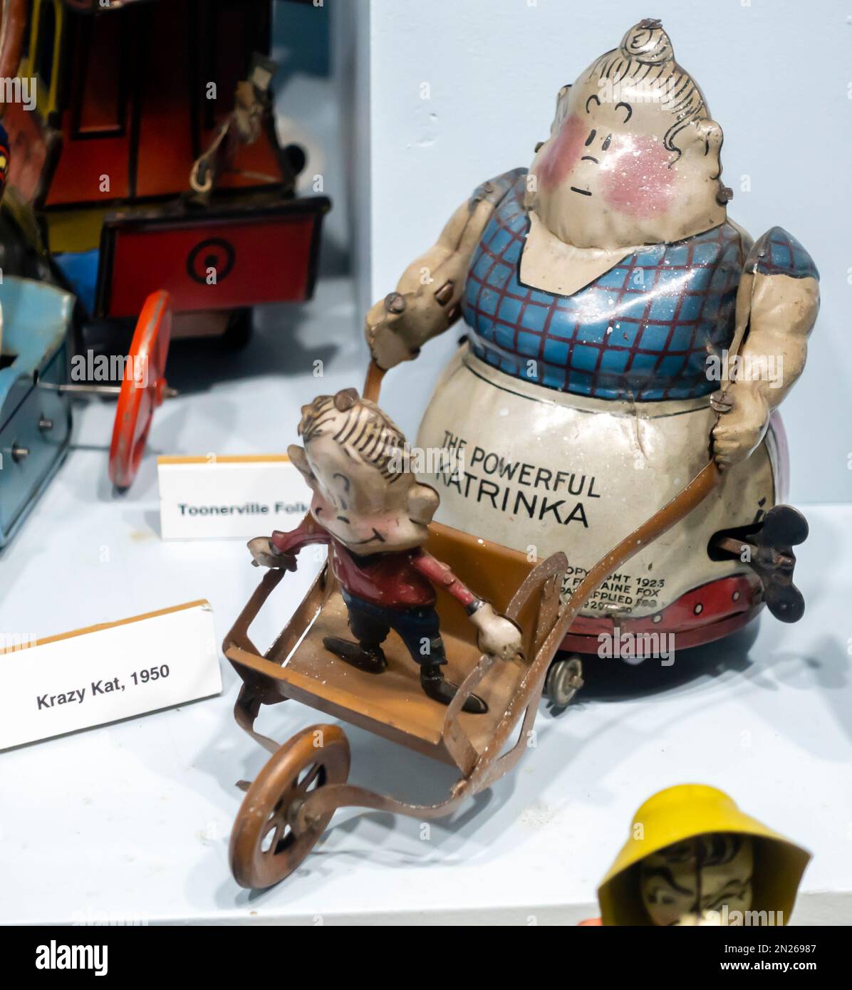 Giocattoli d'epoca tedeschi. Il potente Katrinka spingendo Jimmy Lito Windup Tin giocattolo di ...