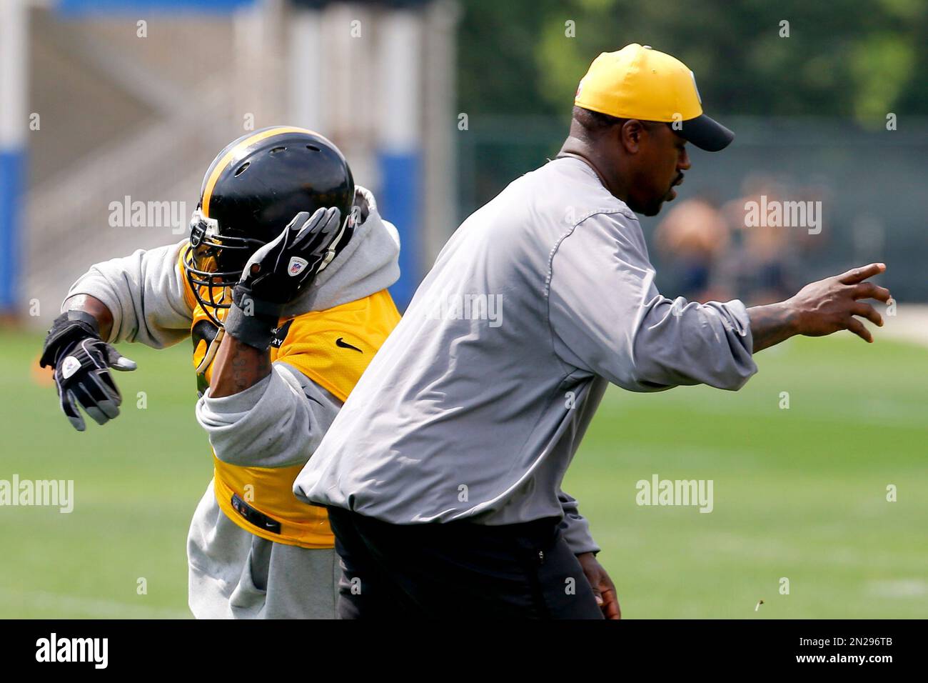 Pittsburgh Steelers outside linebacker James Harrison (92), left ...