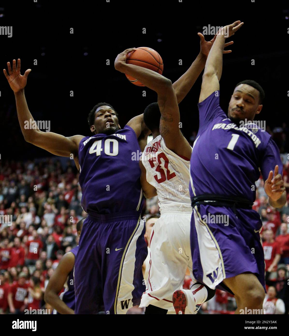 Washington State's Que Johnson (32) drives under the defense Washington ...