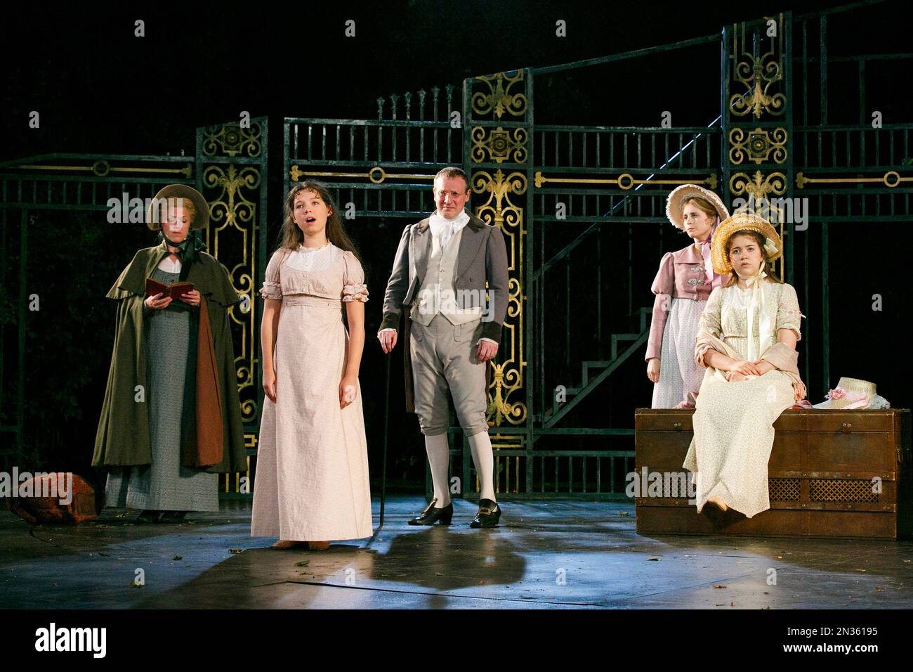 Signorina lydia bennet immagini e fotografie stock ad alta risoluzione ...