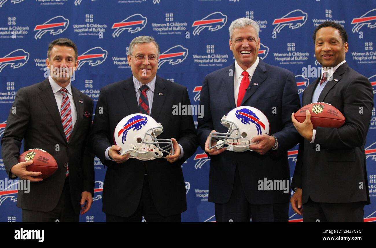 Rex Ryan, second from right, poses for a photo with, from left, Buffalo ...