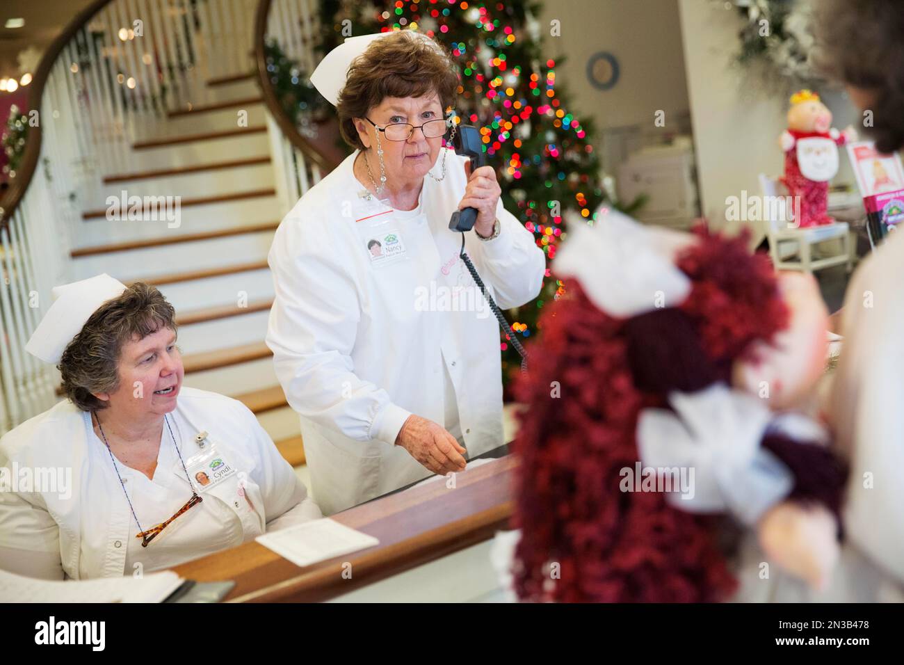 In this Nov. 21, 2014 photo, Nancy Smith, right, and Cyndi Pappadouplos ...