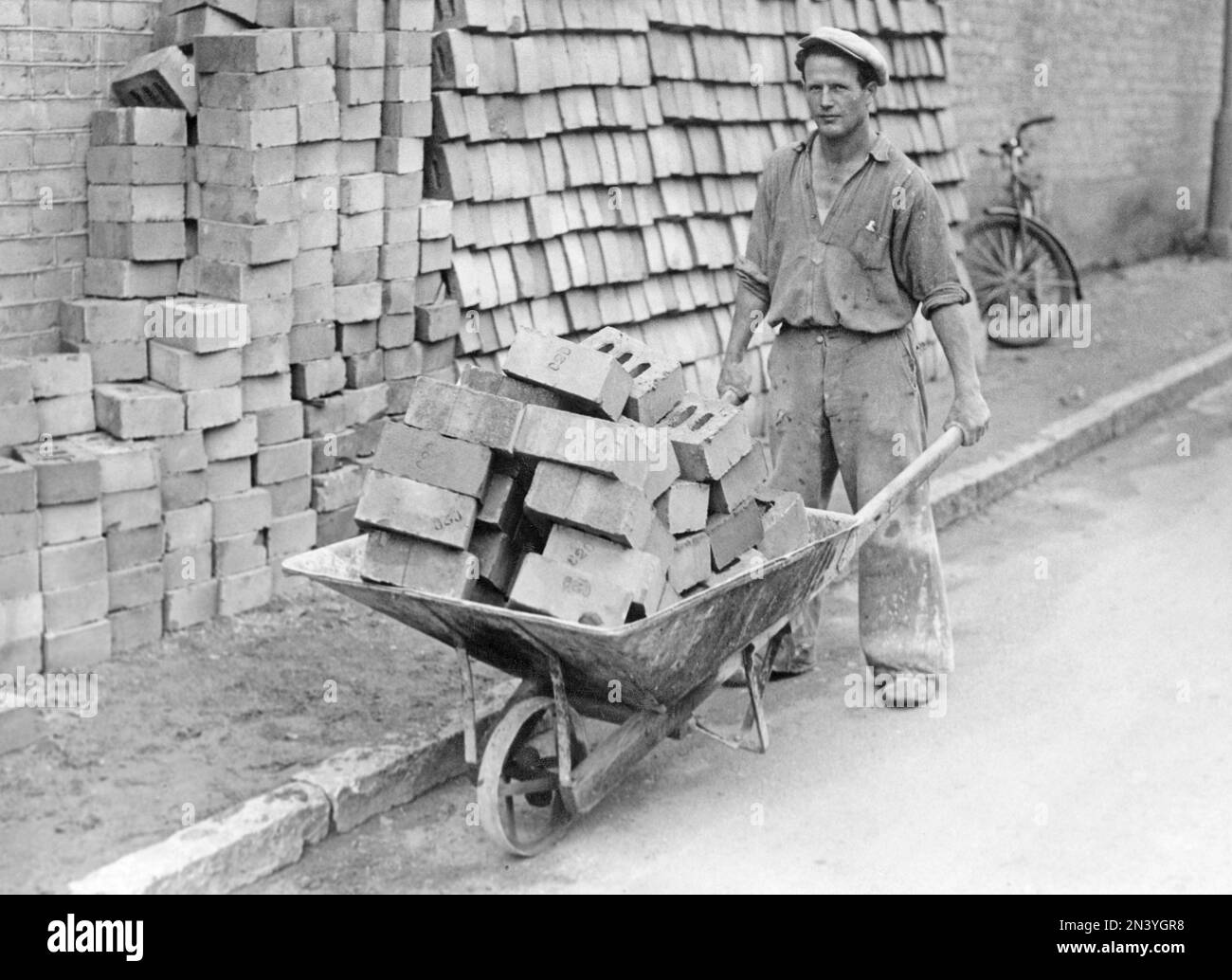 Lavorando negli anni '30 Foto e Immagini Stock in Bianco e Nero - Alamy