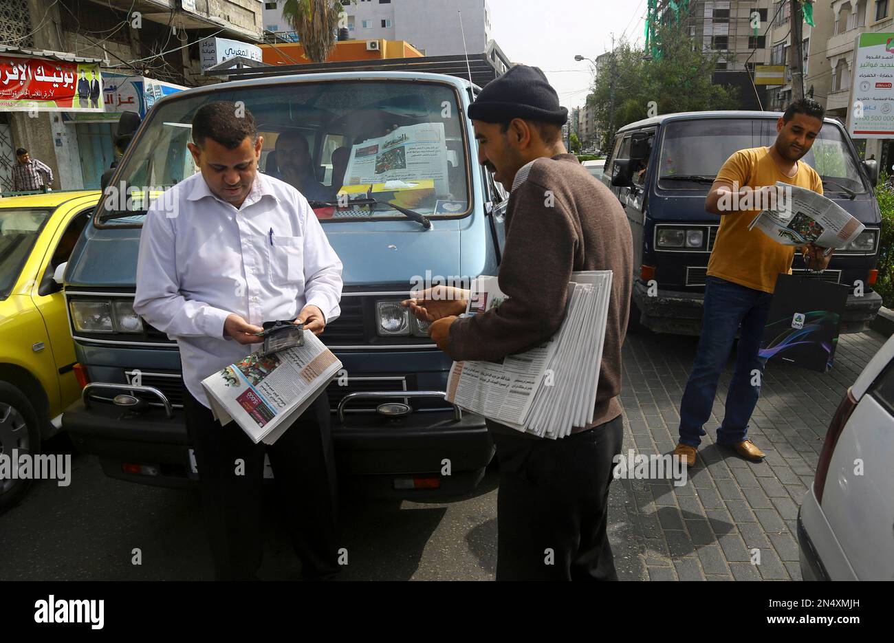 Palestinian buy Al-Quds Newspaper on the first day of its arrival to ...