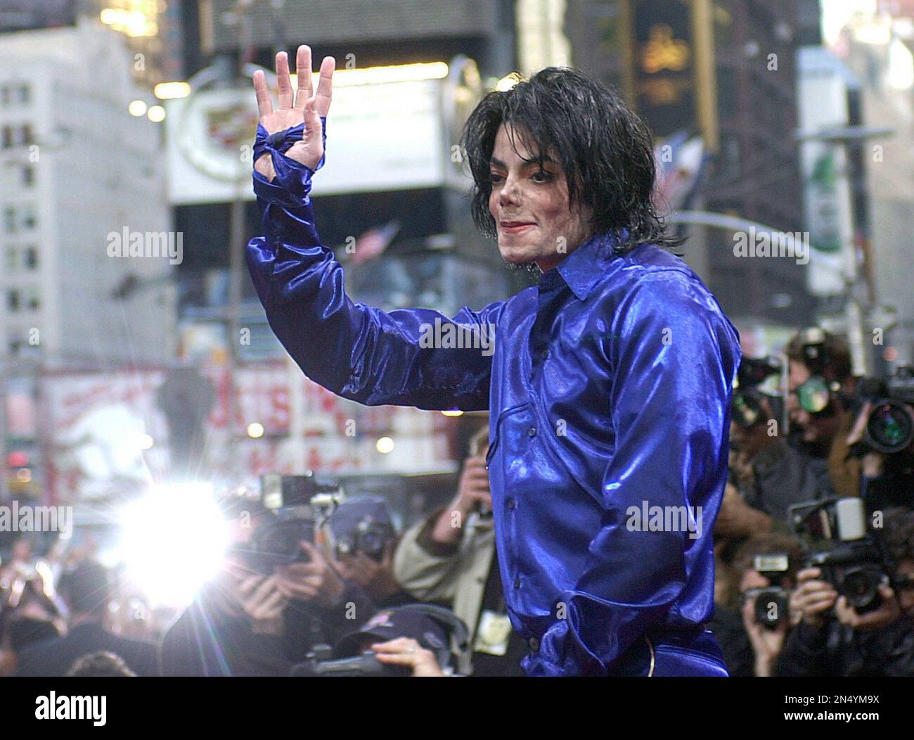 FILE - Nov. 7, 2001 file photo, Michael Jackson waves to crowds ...