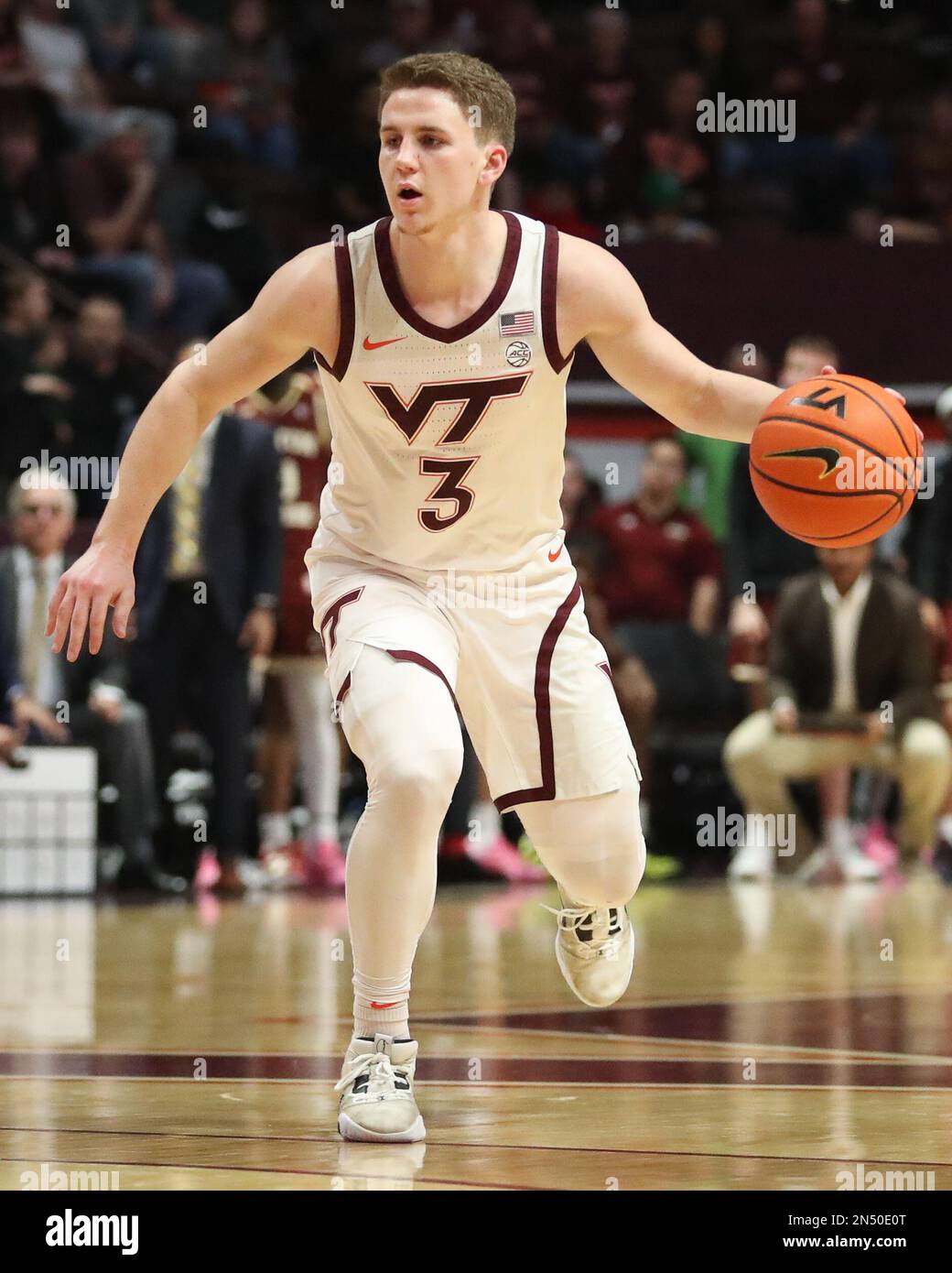 8 febbraio 2023: La guardia degli hokies della Virginia Tech Sean ...
