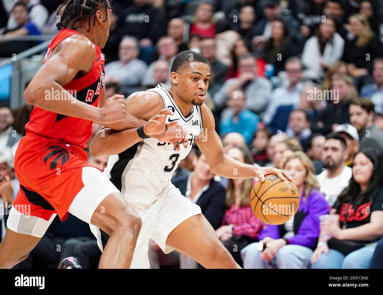 Toronto Raptors Forward Scottie Barnes (4) insegue San Antonio Spurs ...