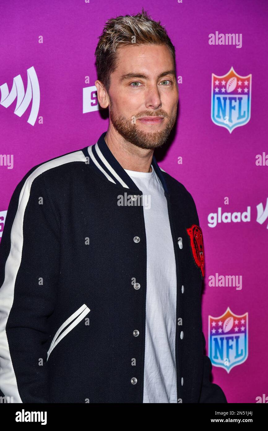 Lance Bass posa per le foto sul tappeto rosso al Super Bowl LVII: A ...