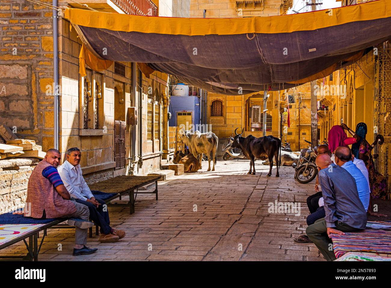 Street scene nel centro storico di Jaisalmer, una città esotica nel ...